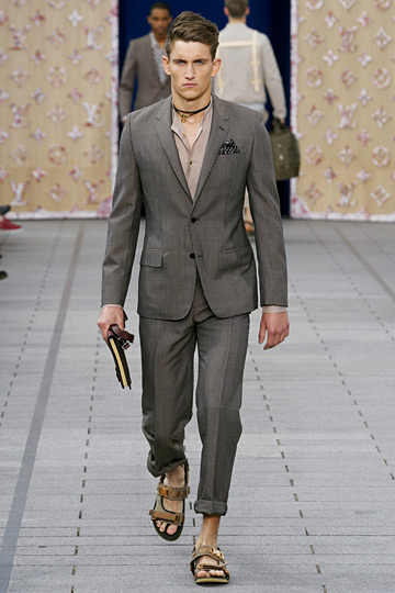 Louis Vuitton Mens Tuxedo Suits and Dress Shirts: Celebrity Style Watch ...