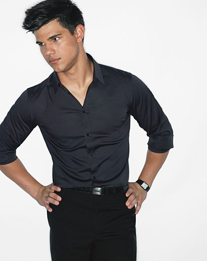 Taylor Lautner Fashion Style: Fit Dress Shirts | Famewatcher