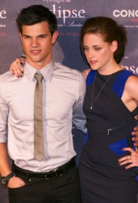 Taylor Lautner Fashion Style: Fit Dress Shirts | Famewatcher
